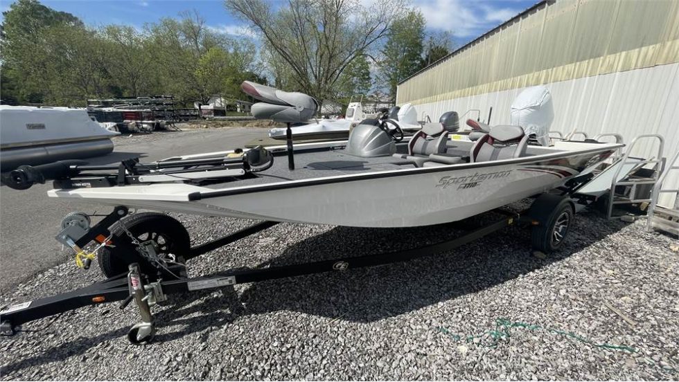 Deciding On The Best Small Bass Boat | Great Days Outdoors
